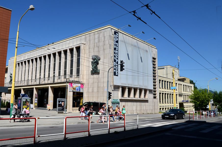Dom Odborov Tikzilina Eu